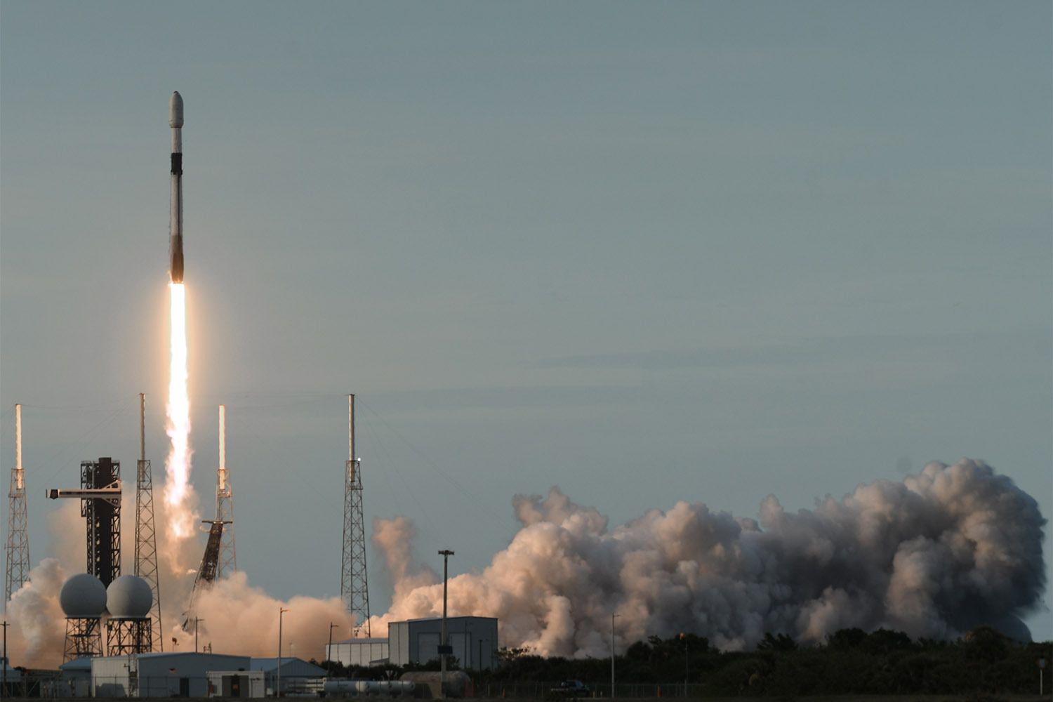 SpaceX Falcon 9 rocket fails midflight