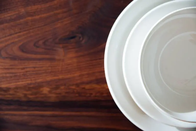 Different Types of Plateware and the Best Plateware Material
