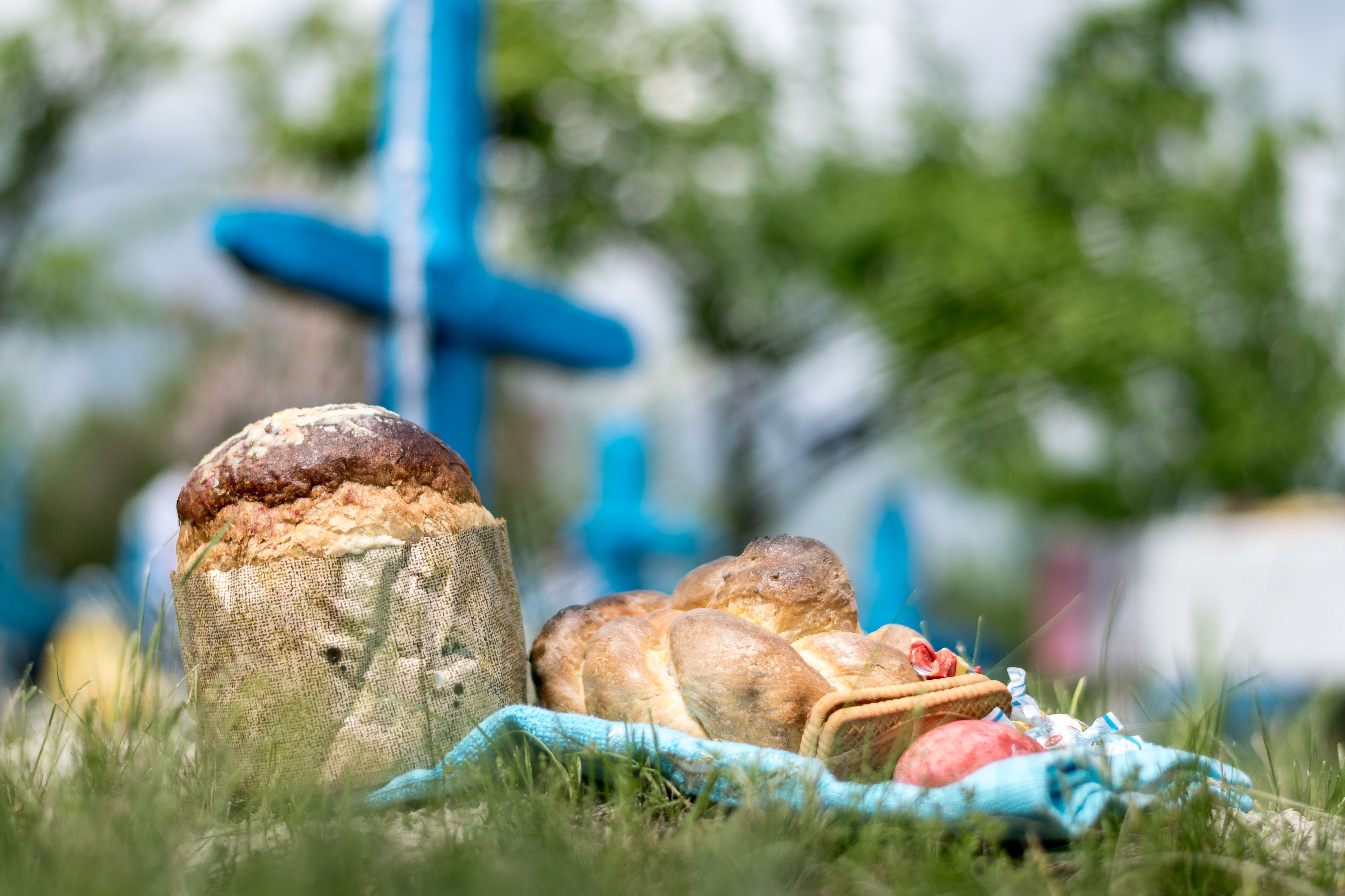 Radonitsa, the Orthodox Rejoicing Day for the Dead - Saint Seraphim ...