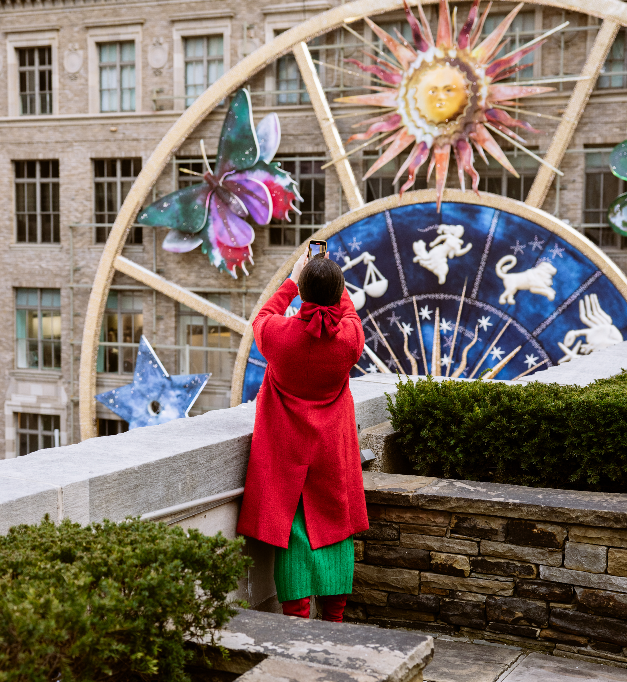 The Rockefeller Center Christmas Tree Arrives in NYC, Kicking Off the ...