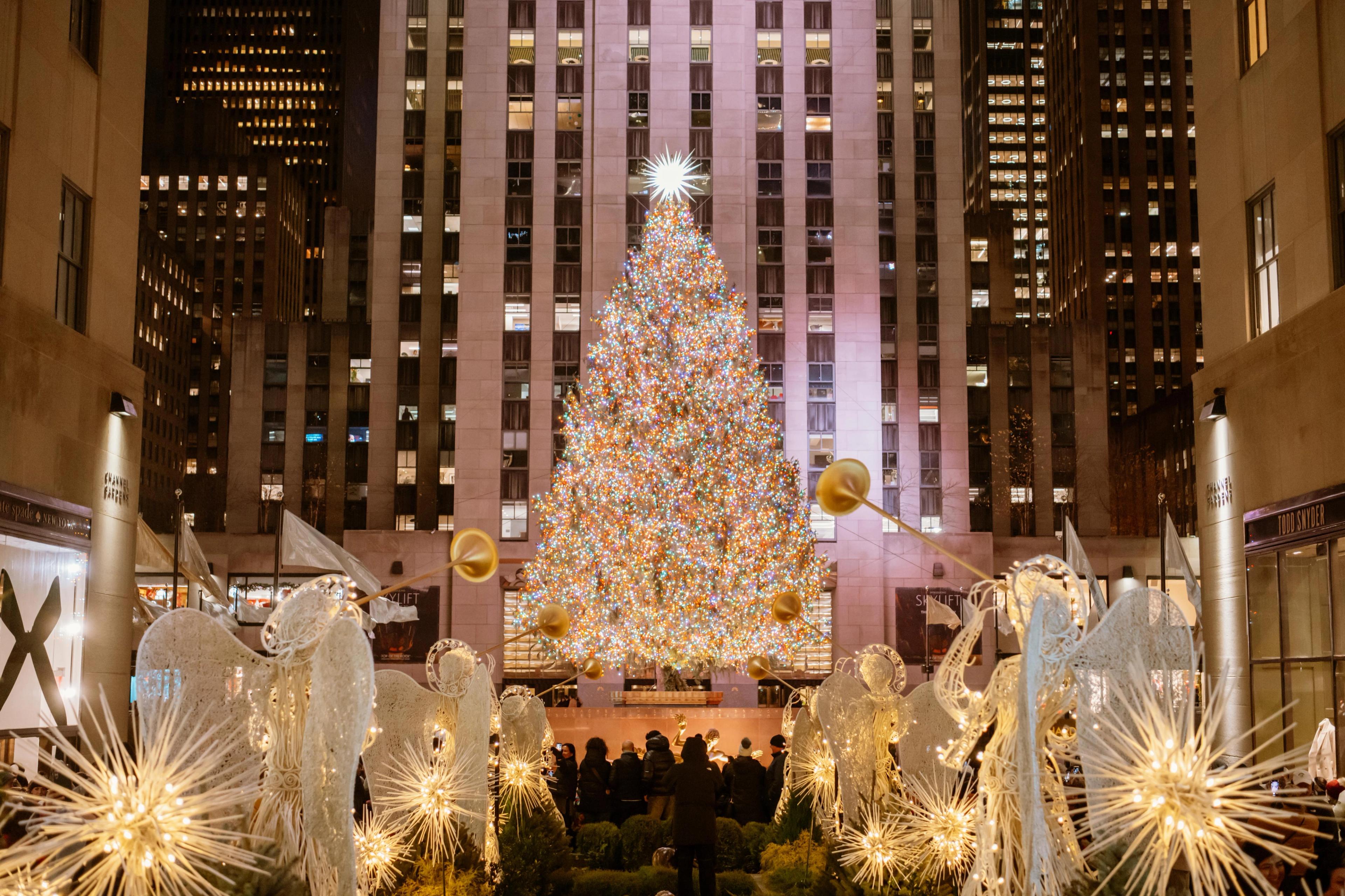 Al Fresco Dining has opened at The Rink at Rockefeller Center for the ...