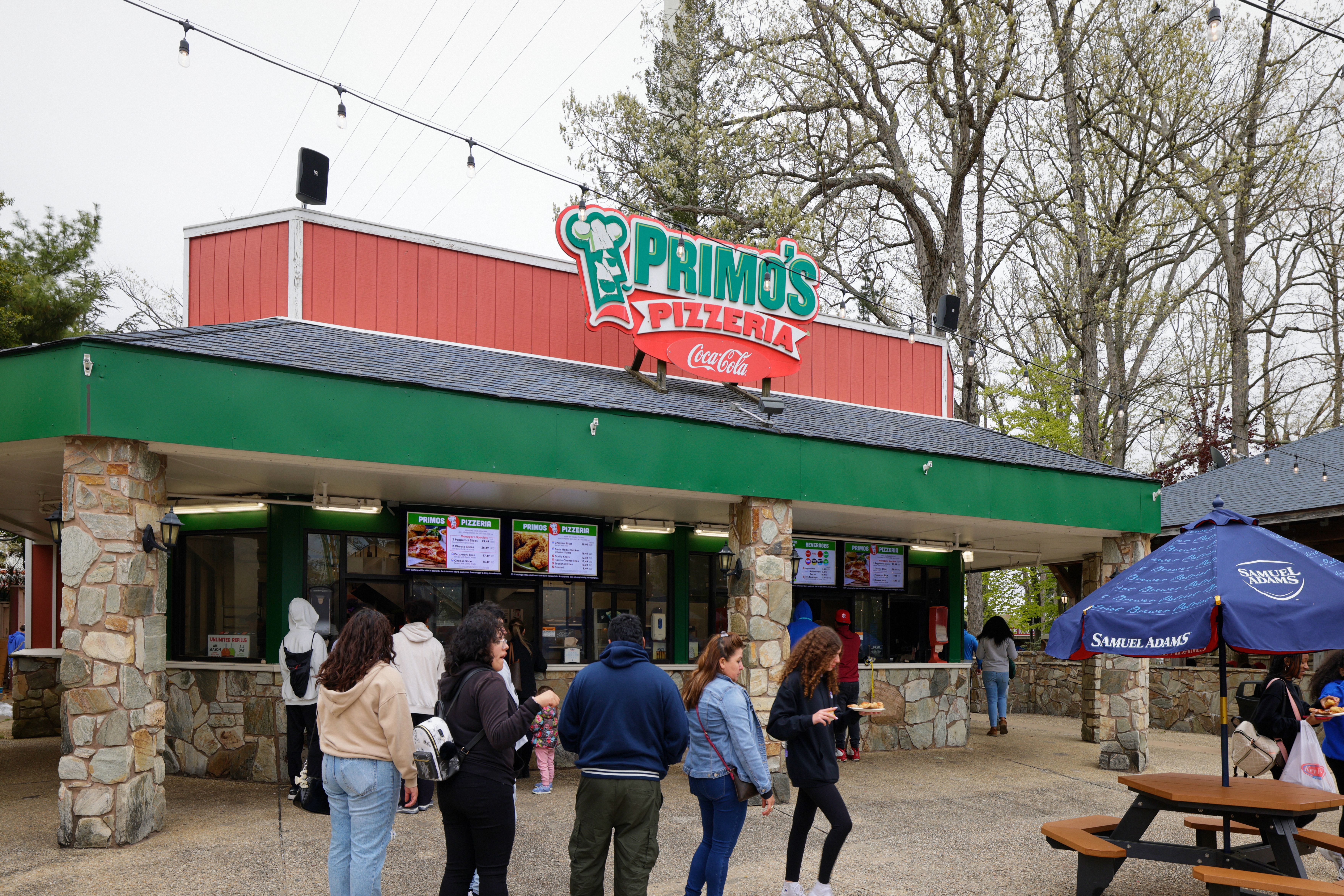 Primo’s Pizzeria - Golden Kingdom | Restaurant | Six Flags Great Adventure
