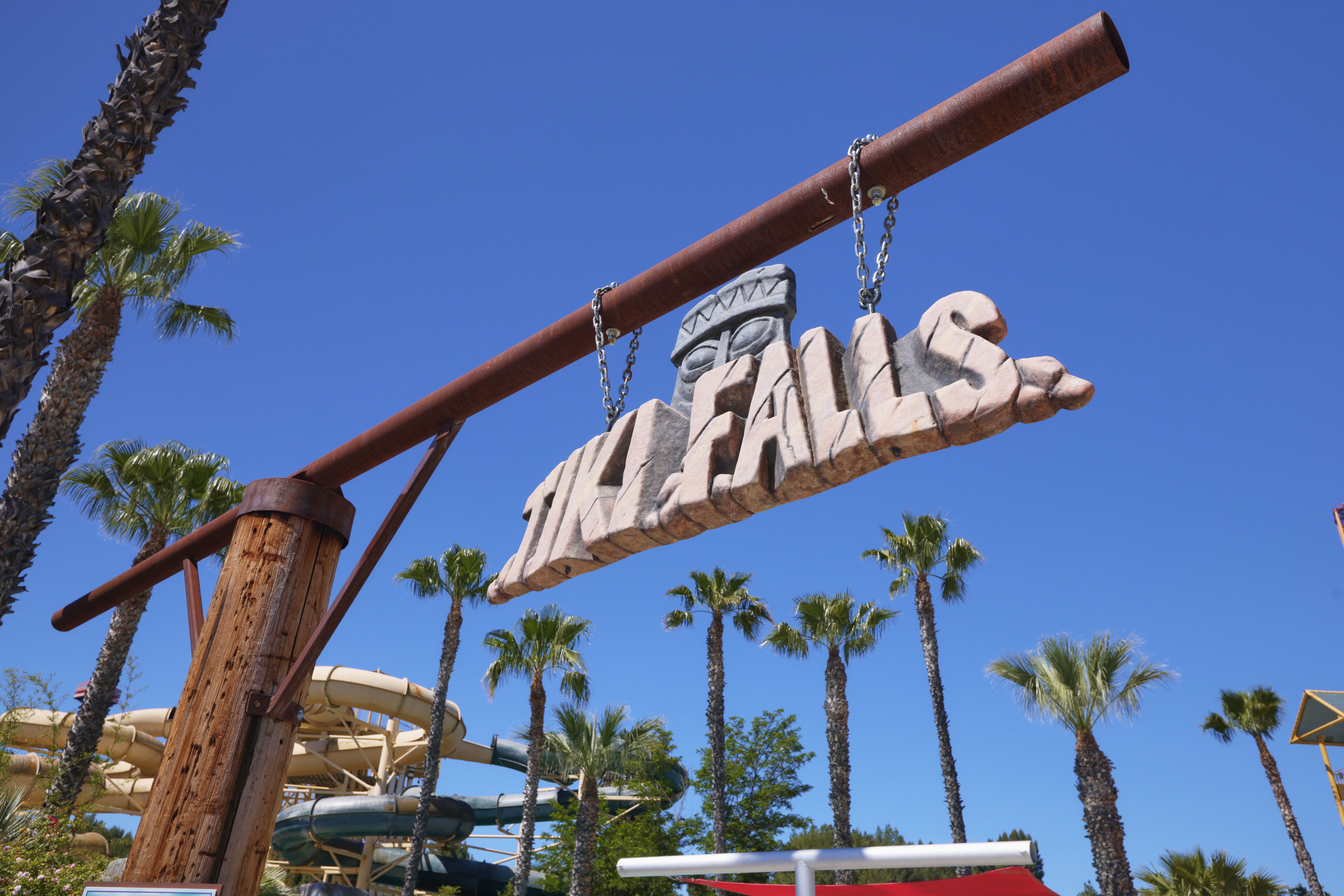 Six Flags Magic Mountain - Tiki Falls | Ride | Six Flags Magic Mountain