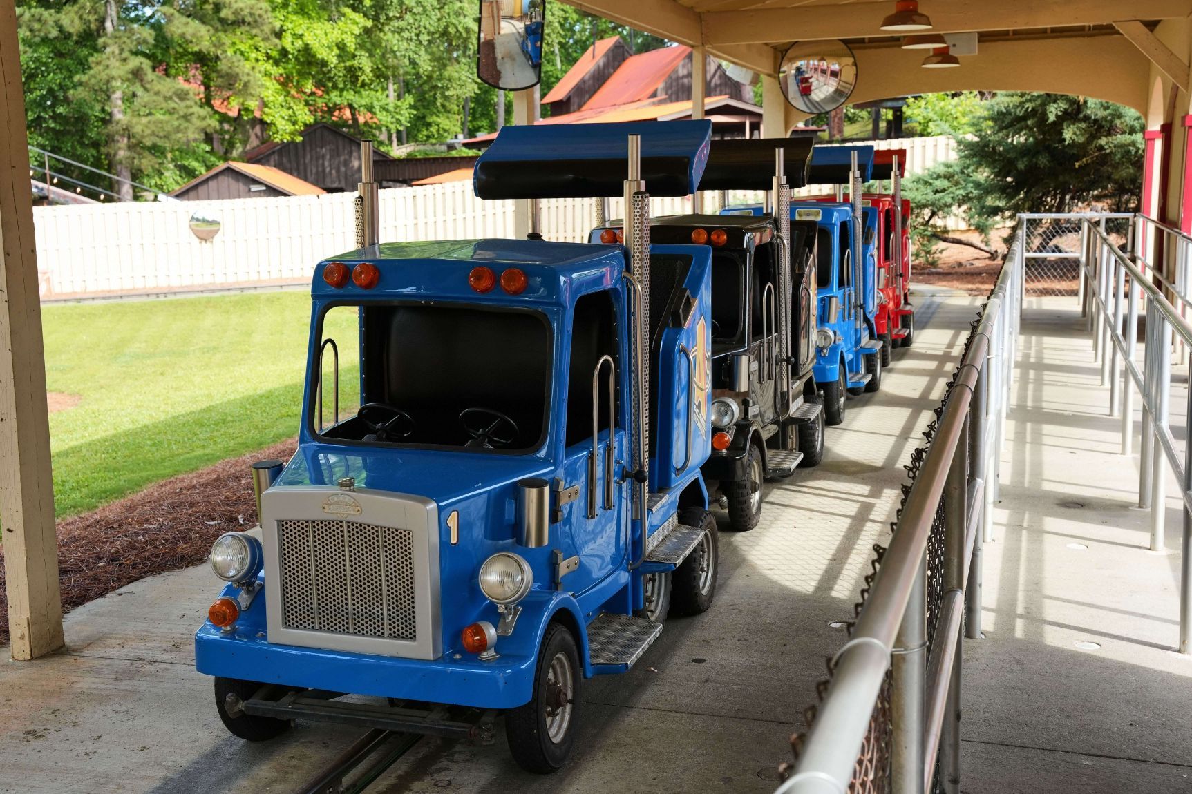 Six Flags Over Georgia - ACME Trucking Company | Ride | Six Flags Over ...