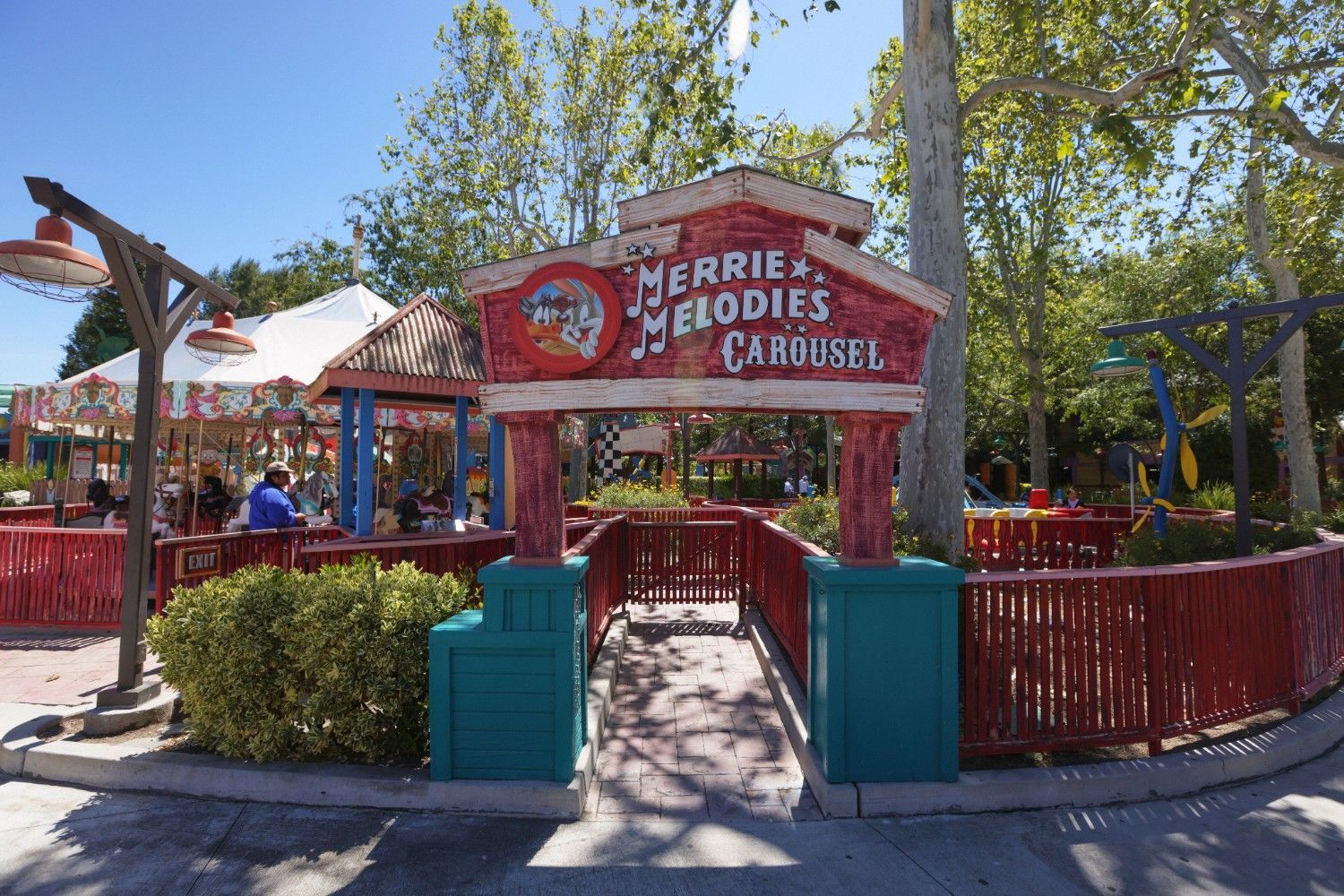 Six Flags Magic Mountain - Merrie Melodies Carousel