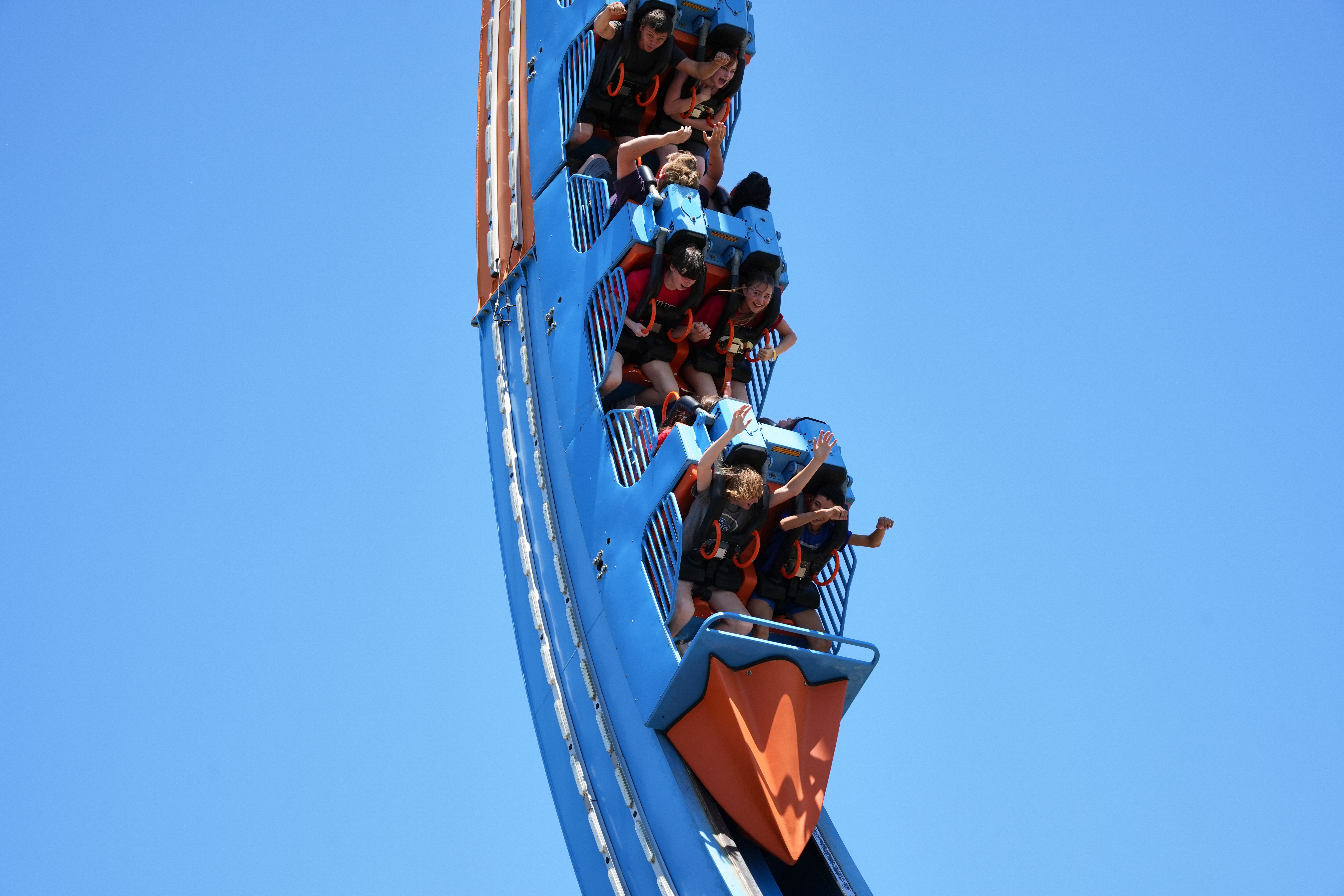 Six Flags Frontier City - Rolling Thunder | Ride | Frontier City