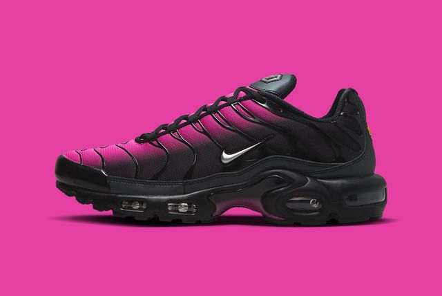 This Gradient Nike Air Max Plus ‘Black/Pink’ Channels the ‘Fire Berry ...