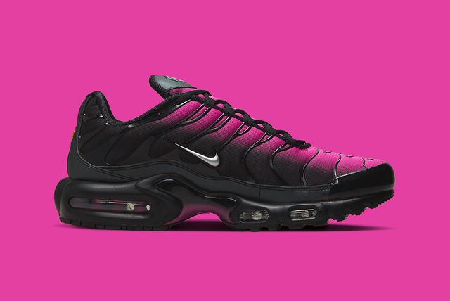 This Gradient Nike Air Max Plus ‘Black/Pink’ Channels the ‘Fire Berry ...