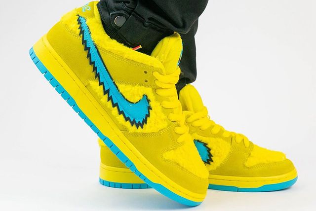 On-Foot Look: The Grateful Dead x Nike SB Dunk Low 'Yellow Bear ...