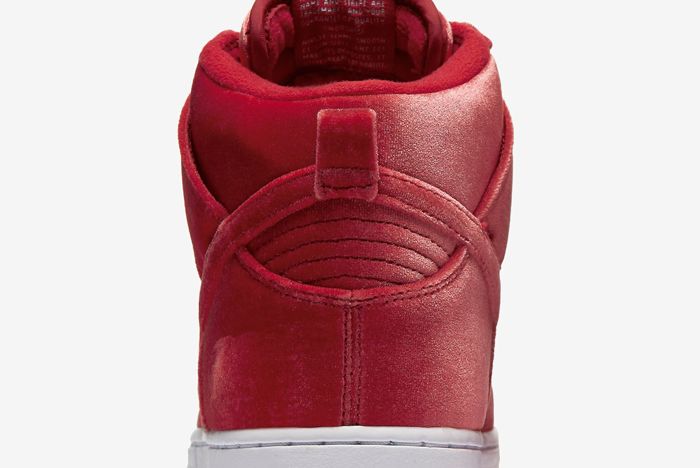 Nike SB Dunk High (Santa) - Releases