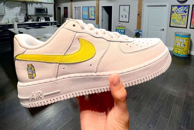 Air Force 1 - Sneaker Freaker