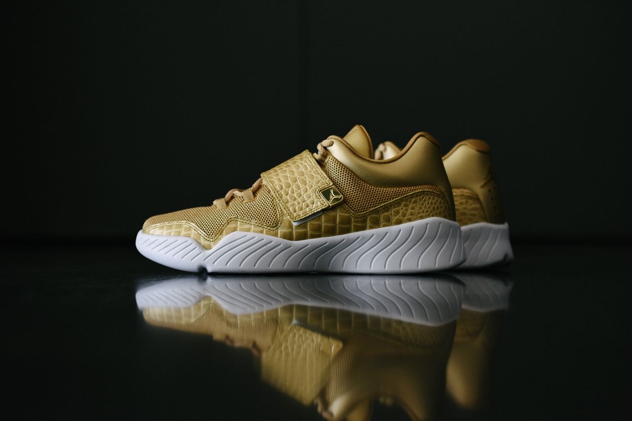 Jordan J23 (Metallic Gold) - Sneaker Freaker