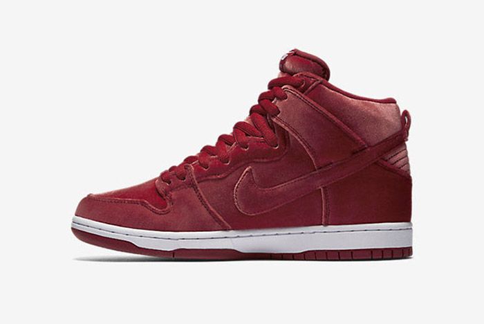 Nike SB Dunk High (Santa) - Sneaker Freaker