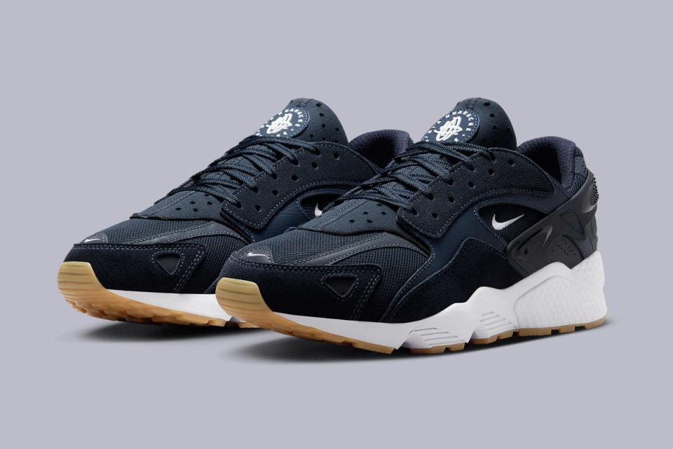 Nike Air Huarache Runner Comes in Slick 'Midnight Navy' - Sneaker Freaker