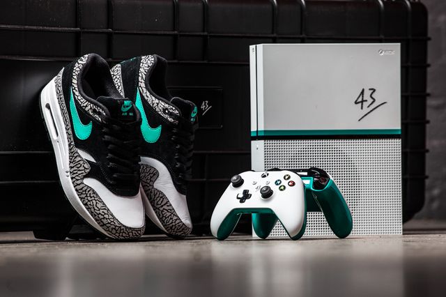 Unboxing The Mega-Limited atmos X Nike Air Max 1 'elephant' Xbox One S ...