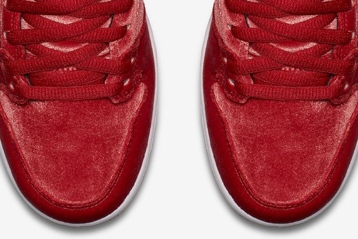 Nike SB Dunk High (Santa) - Releases