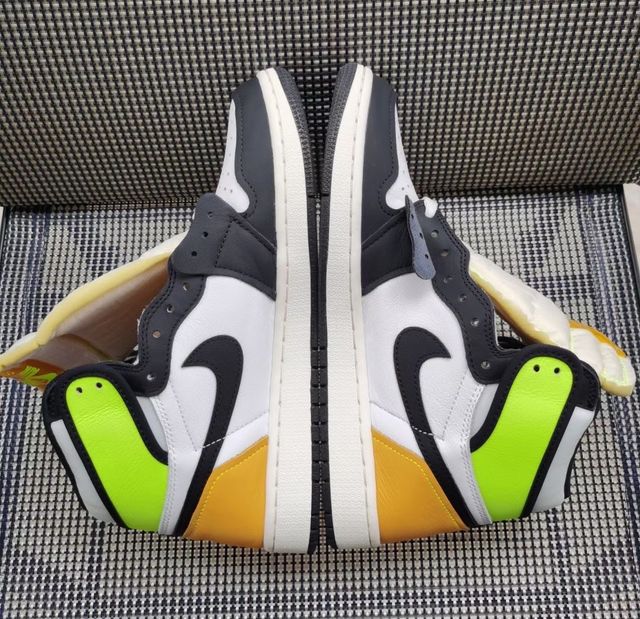 First Look: The Air Jordan 1 'Volt Gold' - Sneaker Freaker