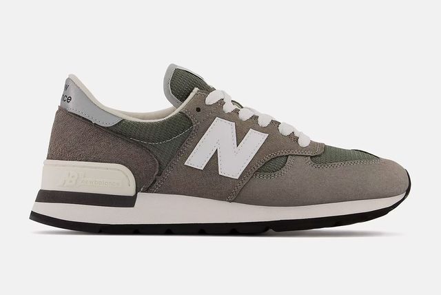 NB990 - Sneaker Freaker