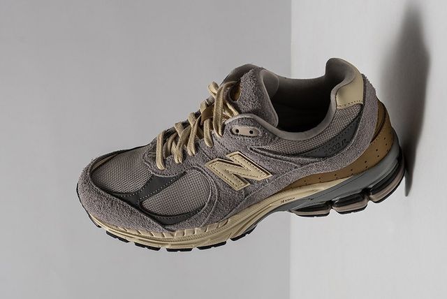 NB2002 - Sneaker Freaker