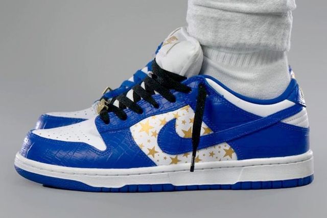 On-Foot Look: The Supreme x Nike SB Dunk Low ‘Hyper Blue’ - Sneaker Freaker