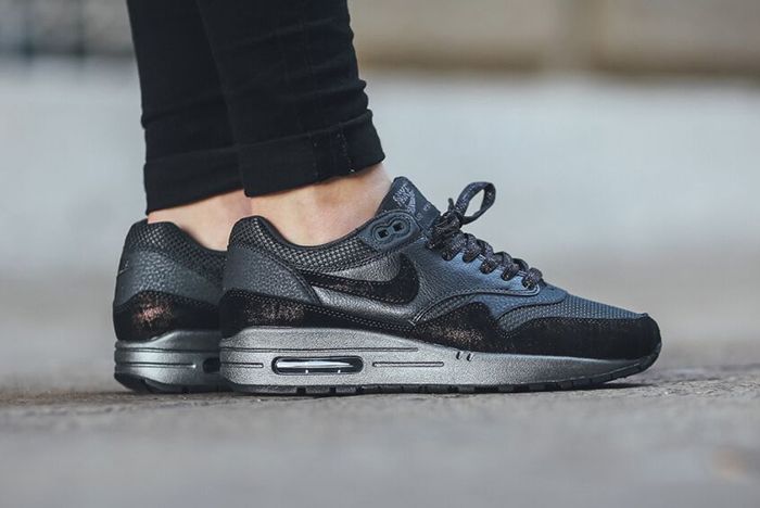 Nike air max 1 womens black store