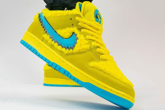 On-Foot Look: The Grateful Dead x Nike SB Dunk Low 'Yellow Bear ...
