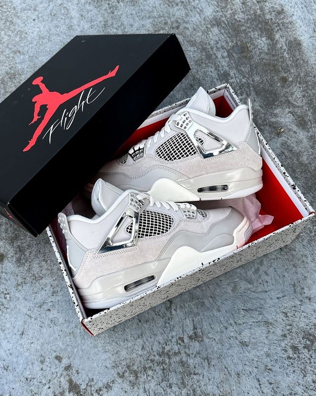 The Women’s Air Jordan 4 ‘Frozen Moments’ is Freezing Shelves at JD ...