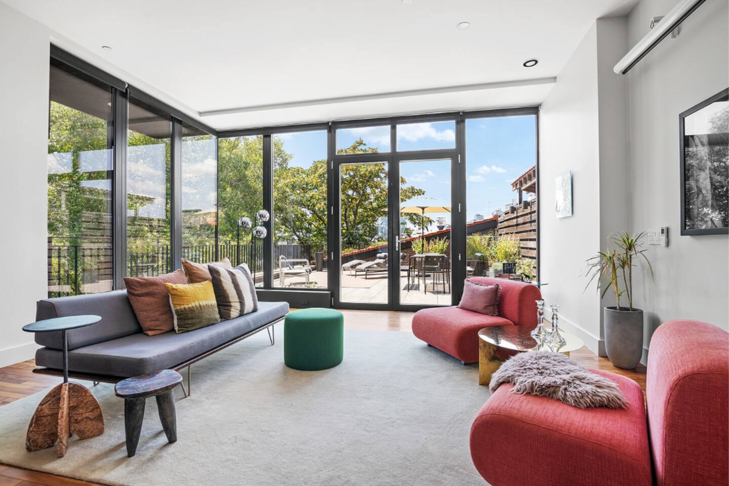 How Mid-Term Rentals Simplify Relocation for Professionals