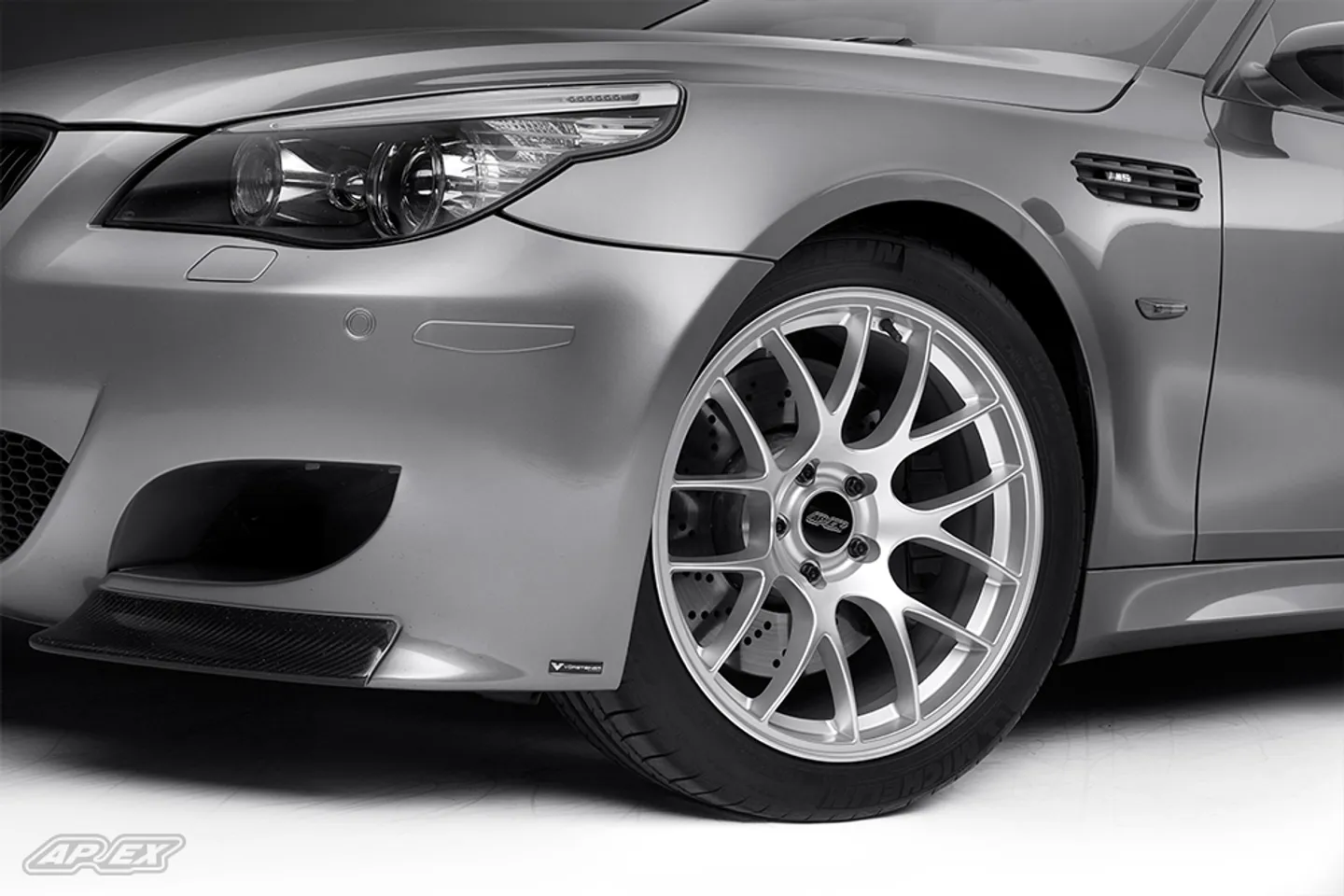 BMW E60 M5 with 19" EC-7 Wheels in Race Silver