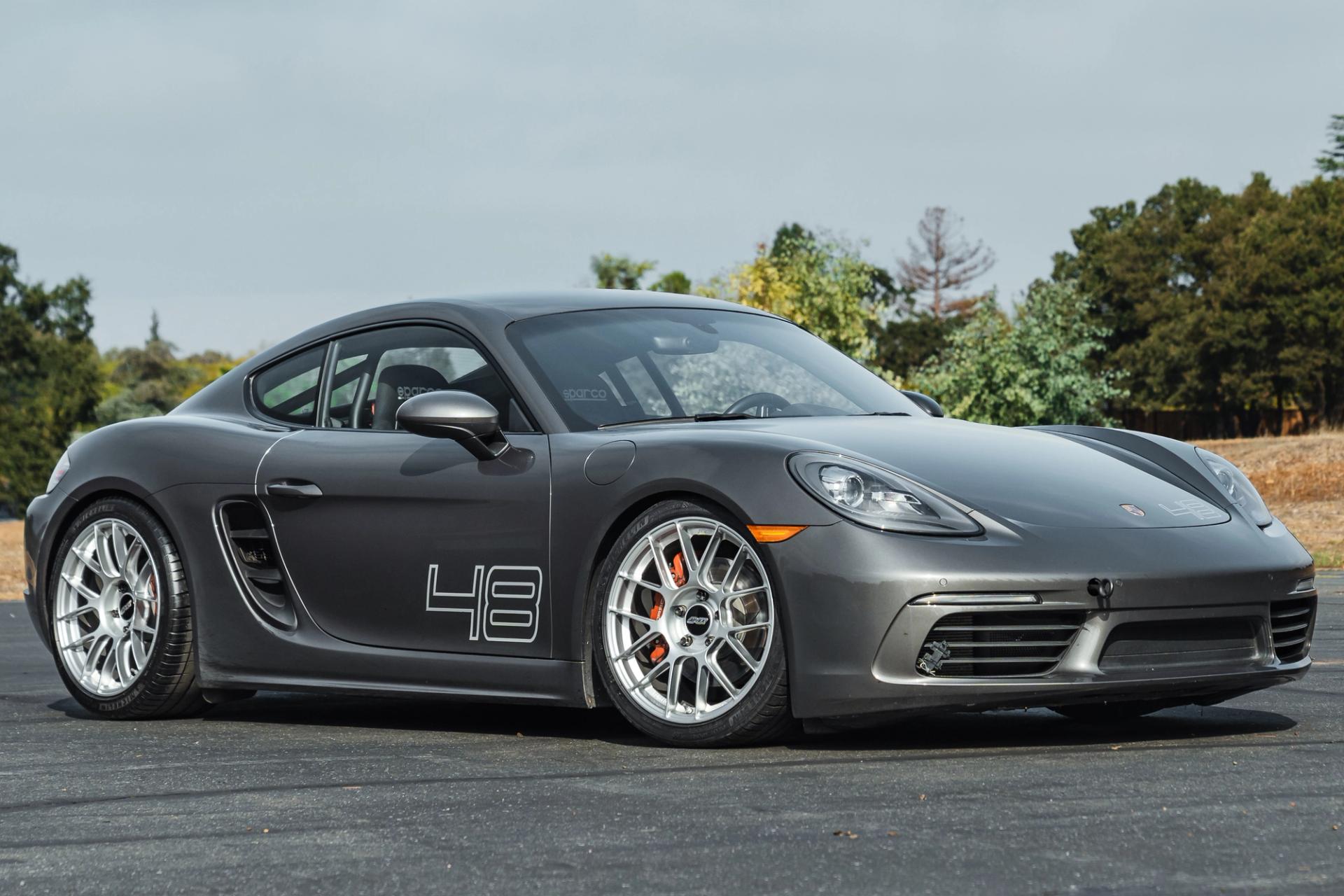 Porsche 718 Cayman S with 19" EC-7RS Wheels in Race Silver