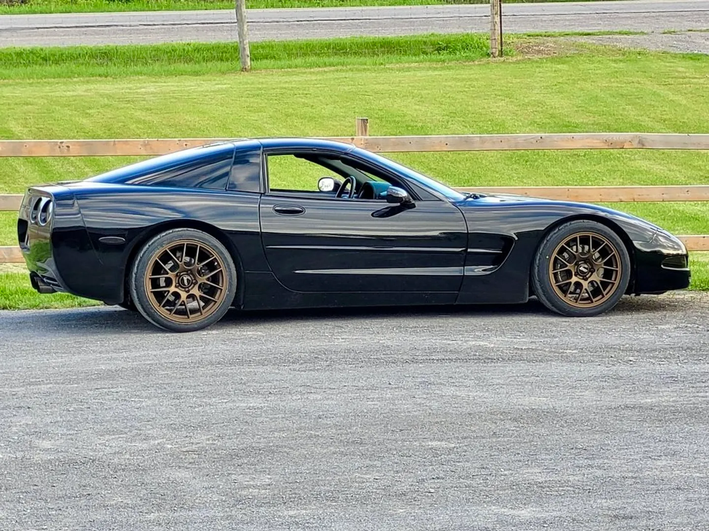 Chevrolet C5 Corvette Base/Z51 with 18"/19" EC-7 Wheels in Satin Bronze