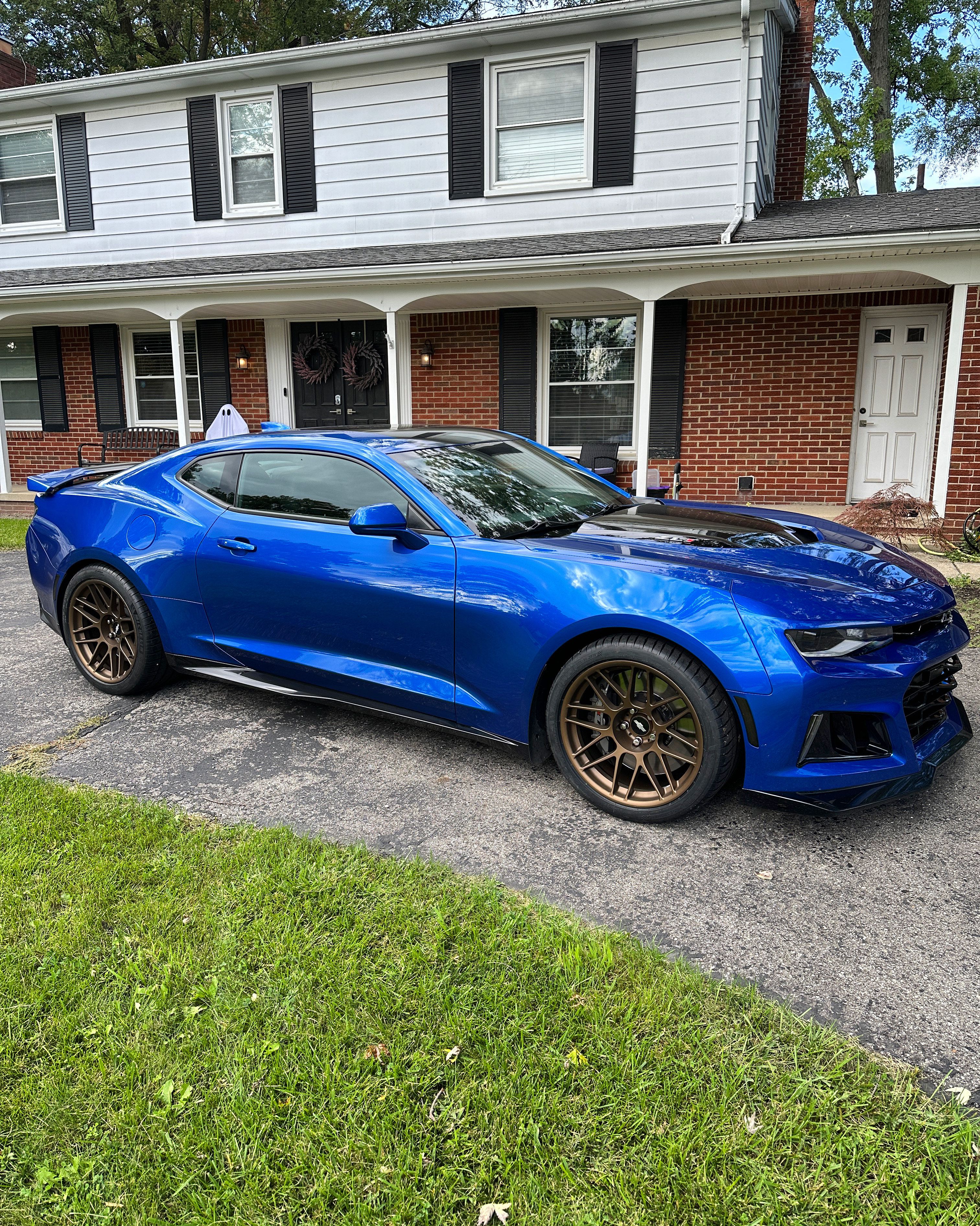 Chevrolet 6th Gen Camaro ZL1 with 19" ARC-8 Wheels in Satin Bronze