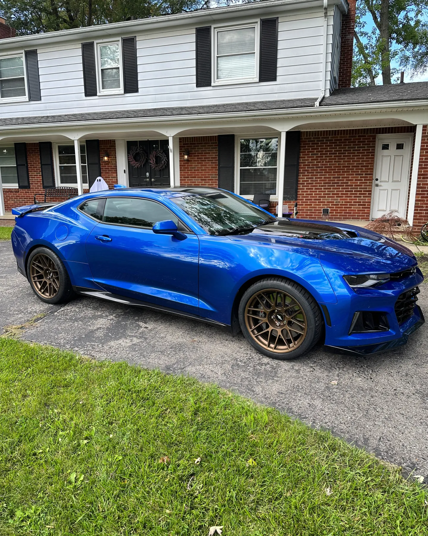 Chevrolet 6th Gen Camaro ZL1 with 19" ARC-8 Wheels in Satin Bronze