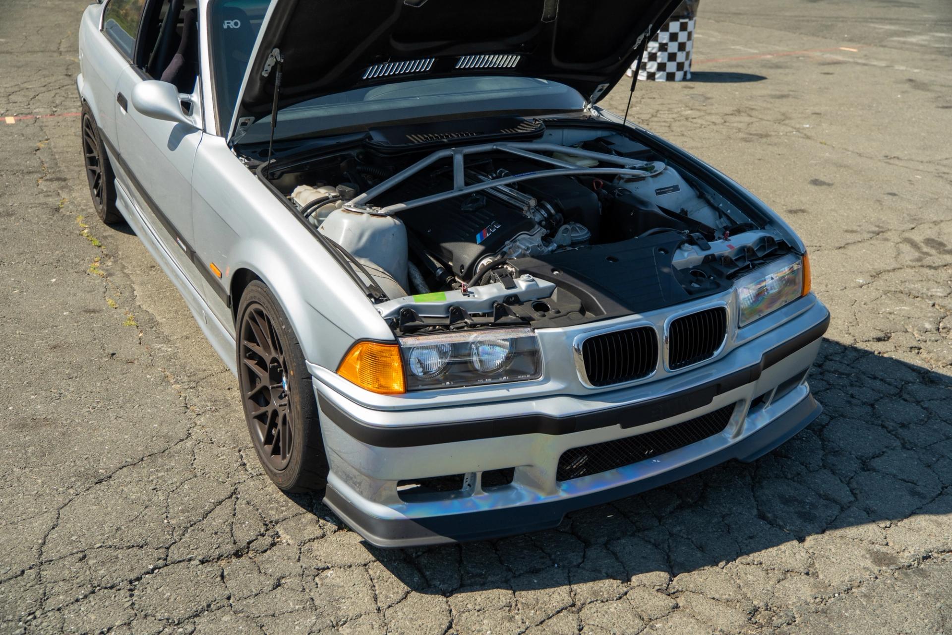 BMW E36 M3 with 17" ARC-8R in Satin Black on BMW E36 - Apex Album