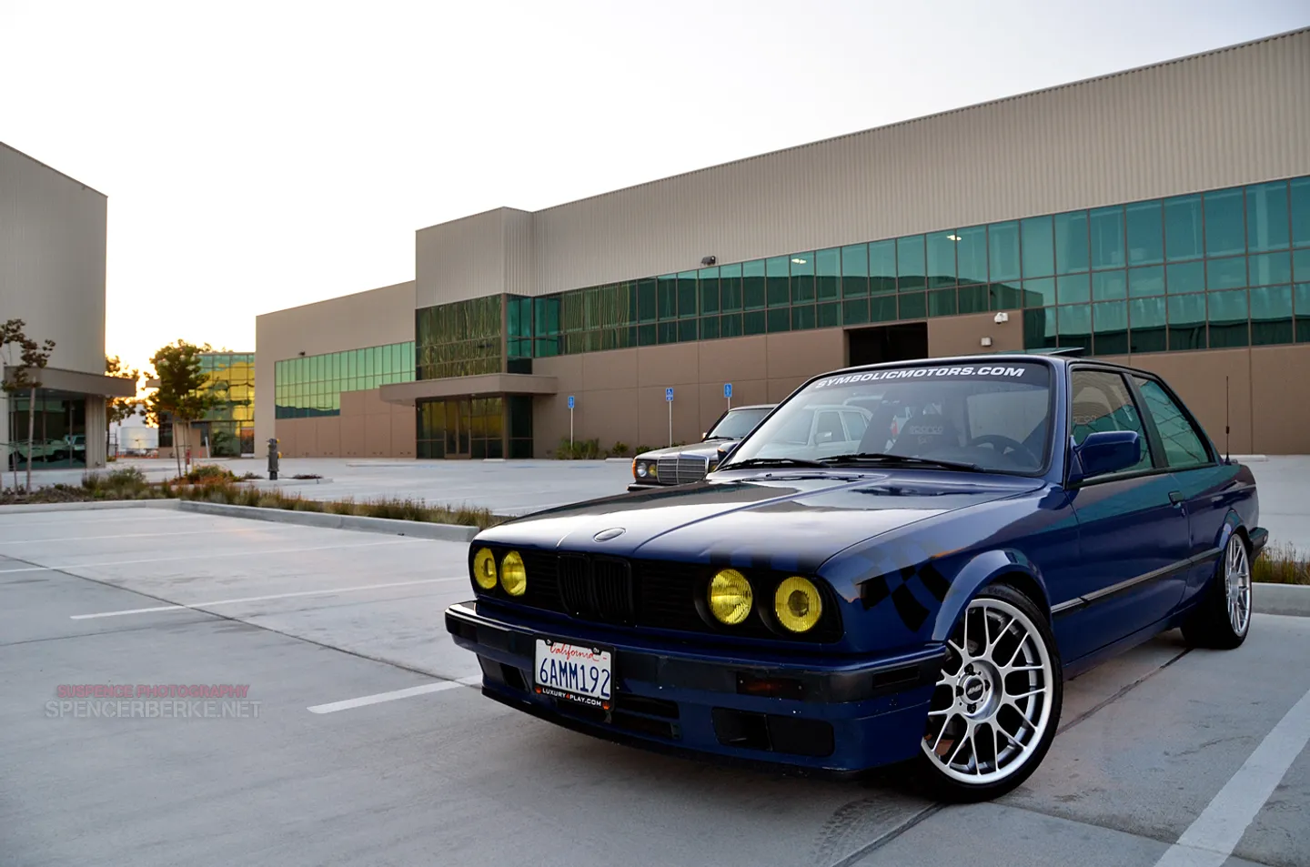 BMW E30 3 Series with 17" ARC-8 Wheels in Hyper Silver