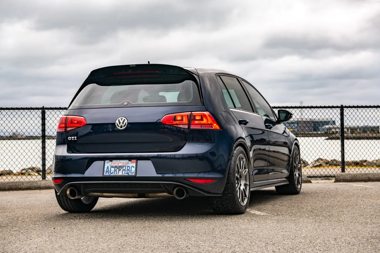 VW MK7 GTI with 17" SM-10 Wheels in Anthracite