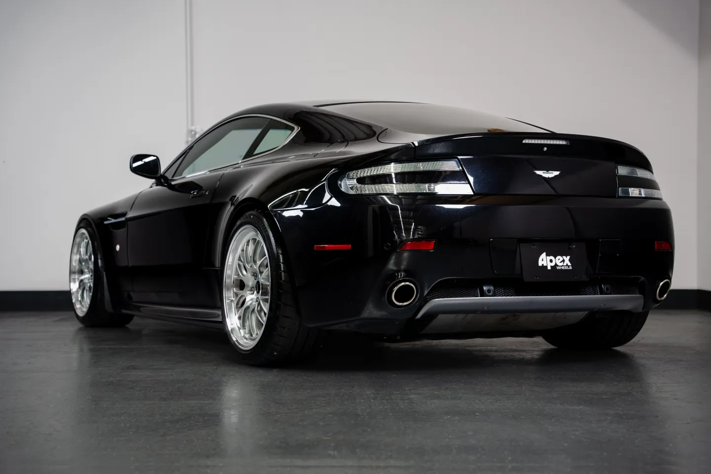 Aston Martin V8/V12 Vantage with 19" ML-10RT Wheels in Machined Lip ...