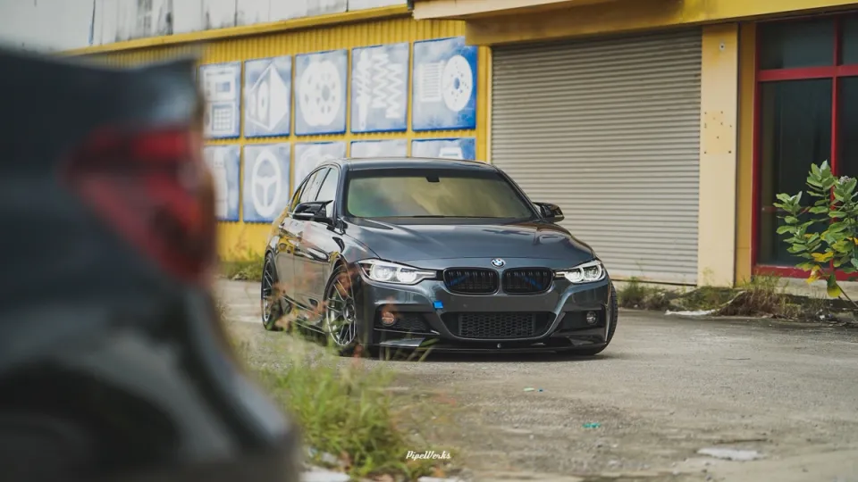 BMW F30 Sedan 3 Series with 18" ARC-8 Wheels in Hyper Black