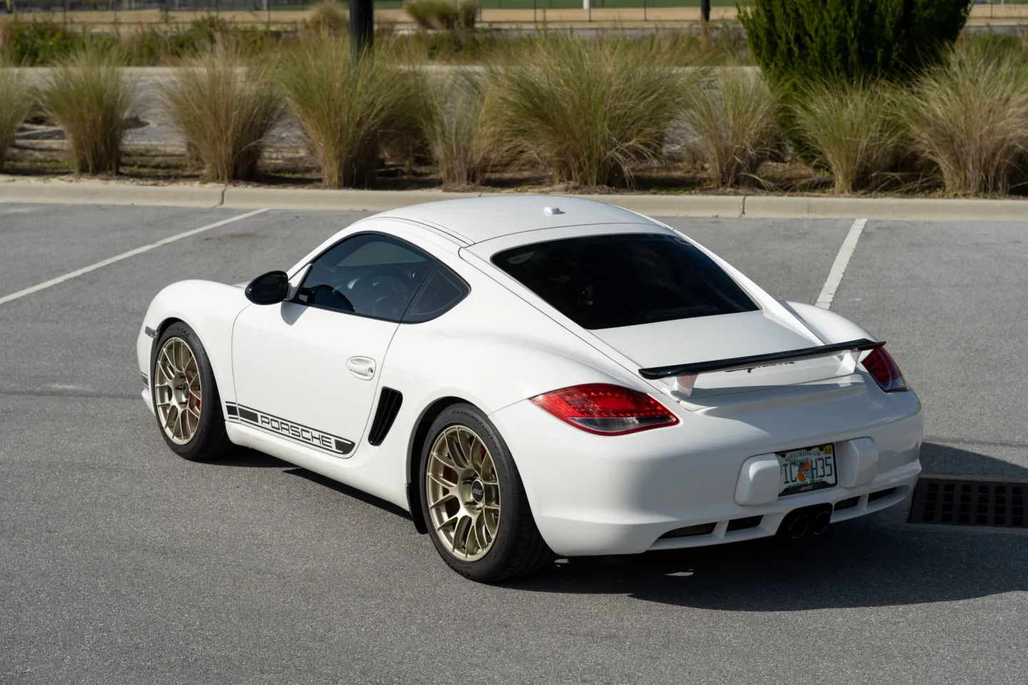 Porsche 987 Cayman R with 18" EC-7RS Wheels in Motorsport Gold