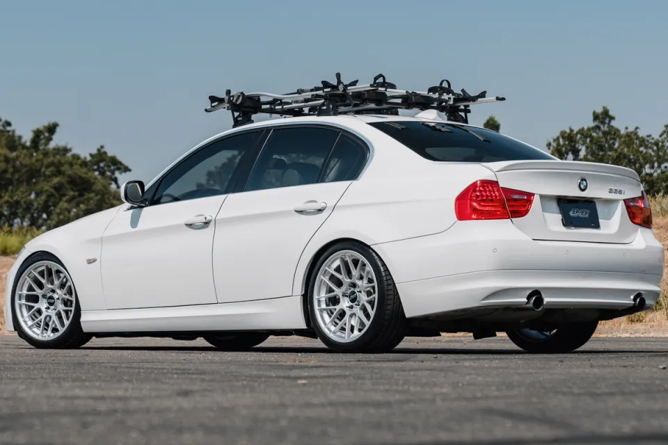 BMW E90 LCI Sedan 3 Series with 18" ARC-8 Wheels in Hyper Silver