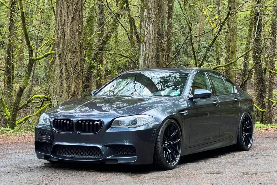 BMW F10 M5 with 20" VS-5RS Wheels in Satin Black