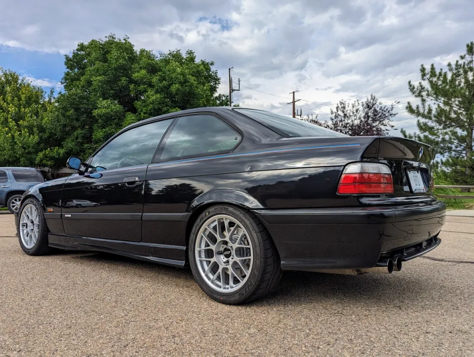 BMW E36 M3 with 17" ARC-8 Wheels in Hyper Silver