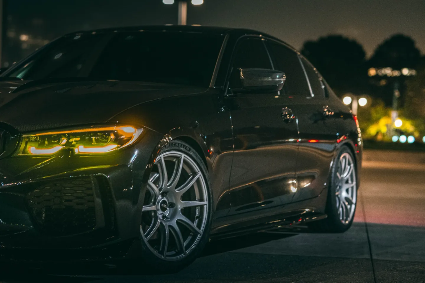 BMW G20 Sedan 3 Series with 19" SM-10 Wheels in Race Silver