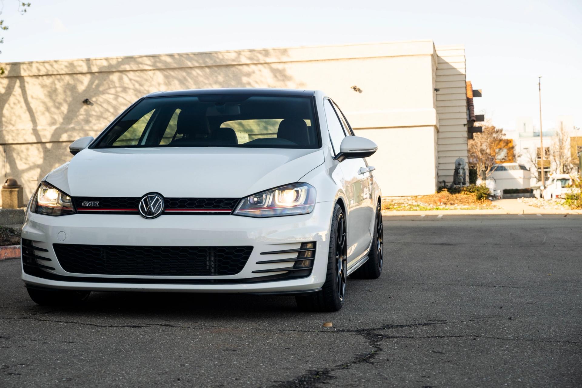 VW MK7 GTI with 18" SM-10 Wheels in Satin Black