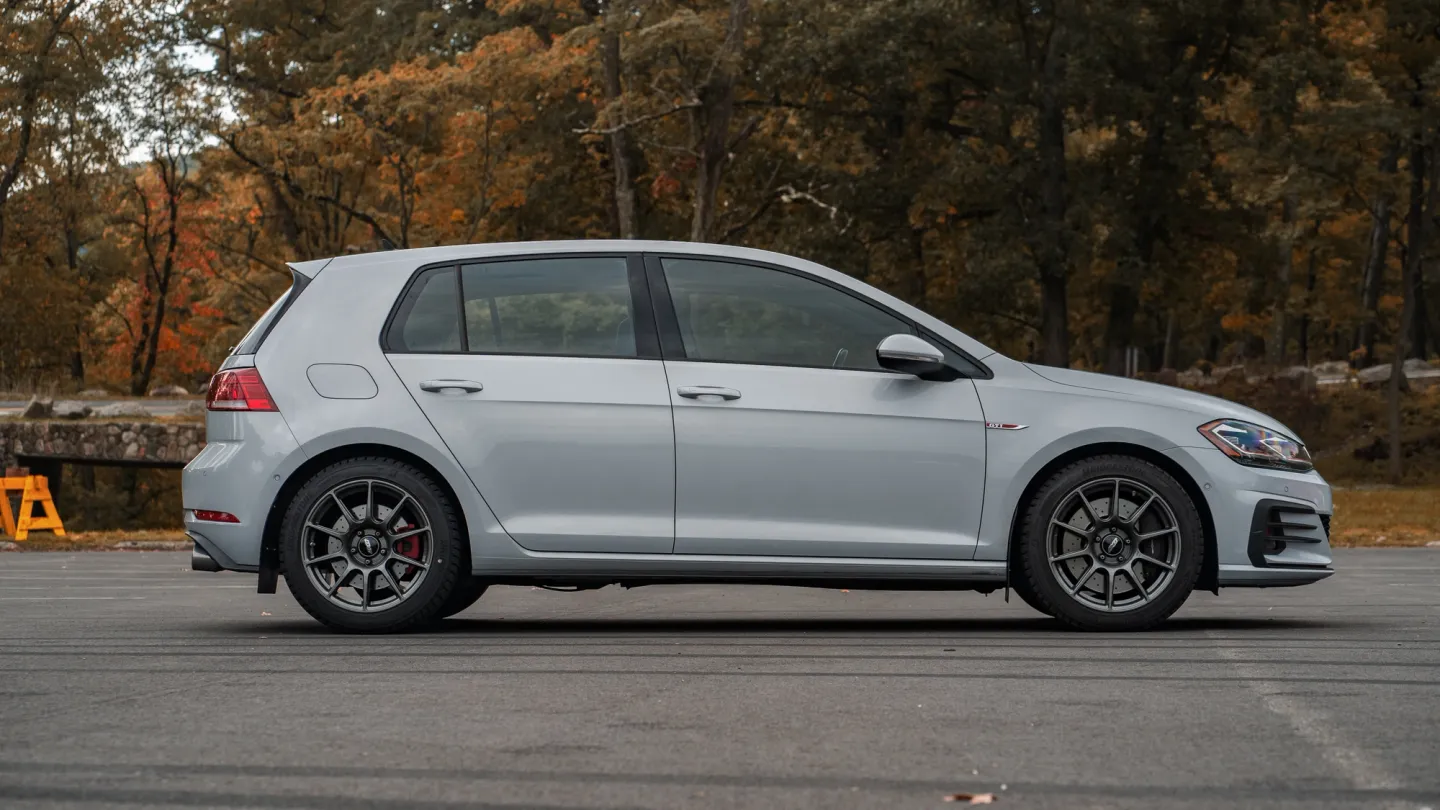 VW MK7 GTI with 17" SM-10 Wheels in Anthracite