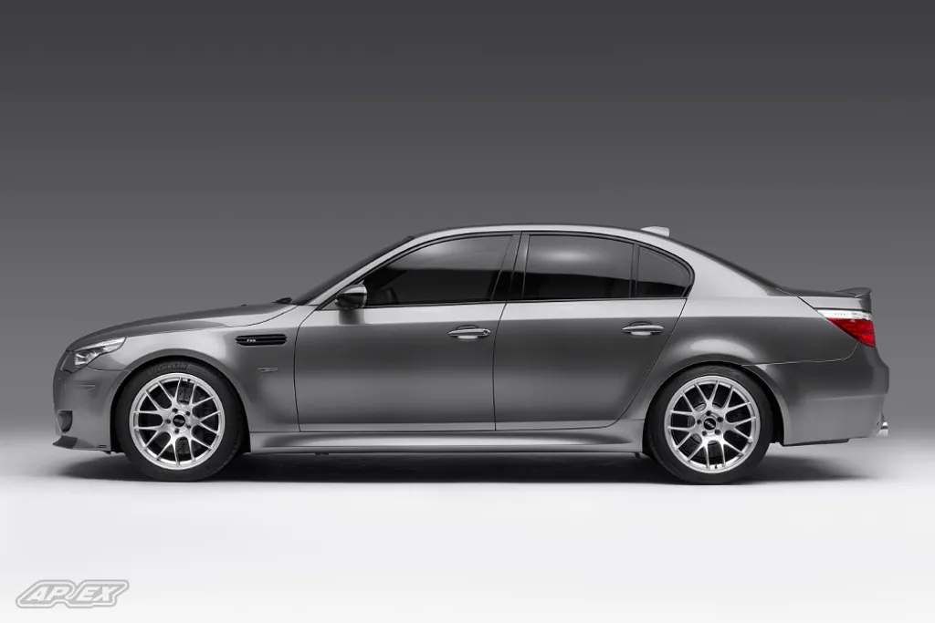 BMW E60 M5 with 19" EC-7 Wheels in Race Silver