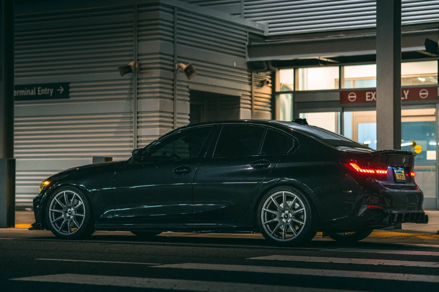 BMW G20 Sedan 3 Series with 19" SM-10 Wheels in Race Silver