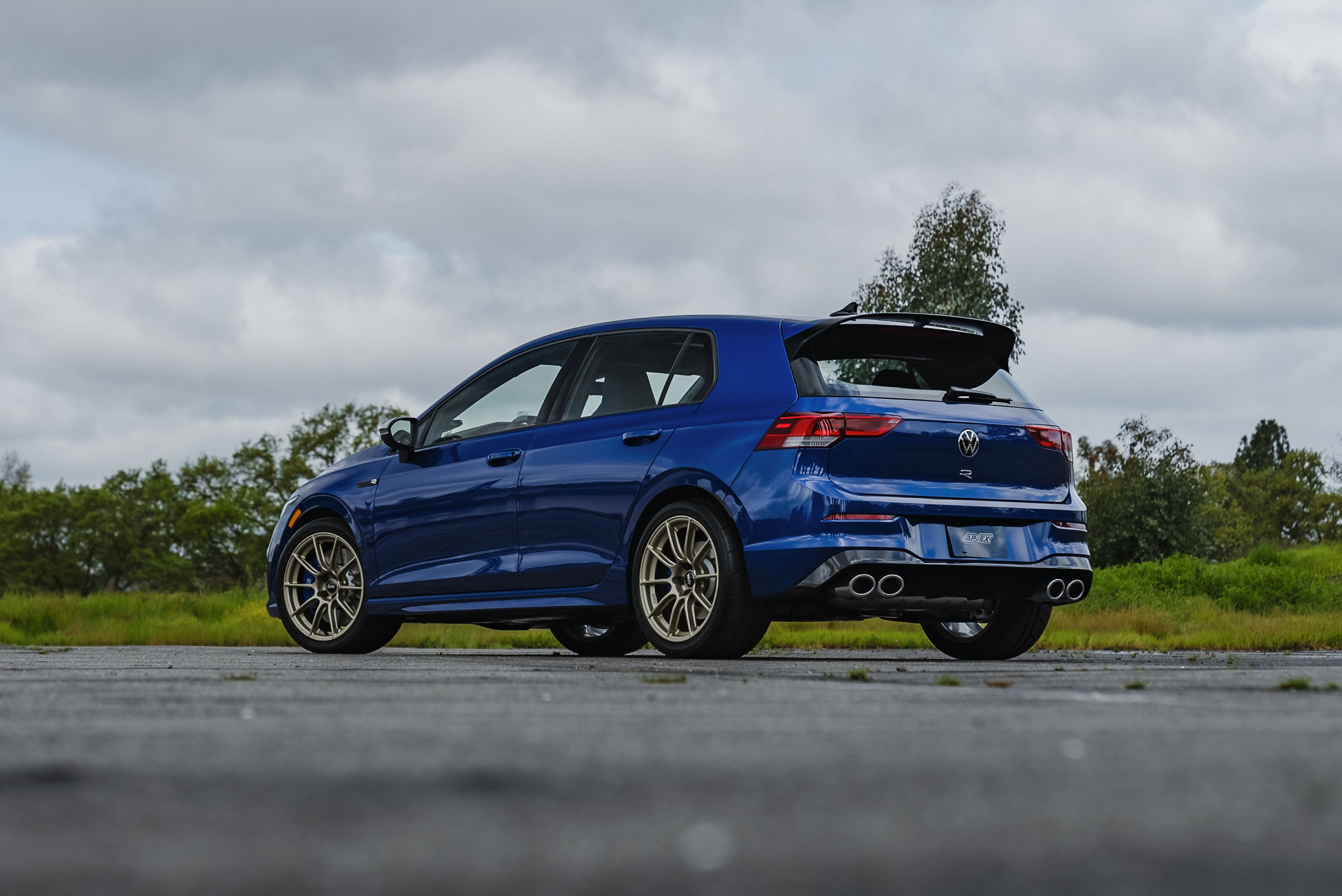 VW MK8 Golf R with 18" SM-10RS Wheels in Motorsport Gold