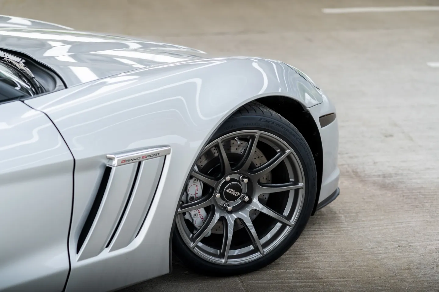 Chevrolet C6 Corvette Grand Sport with 18"/19" SM-10 Wheels in Anthracite