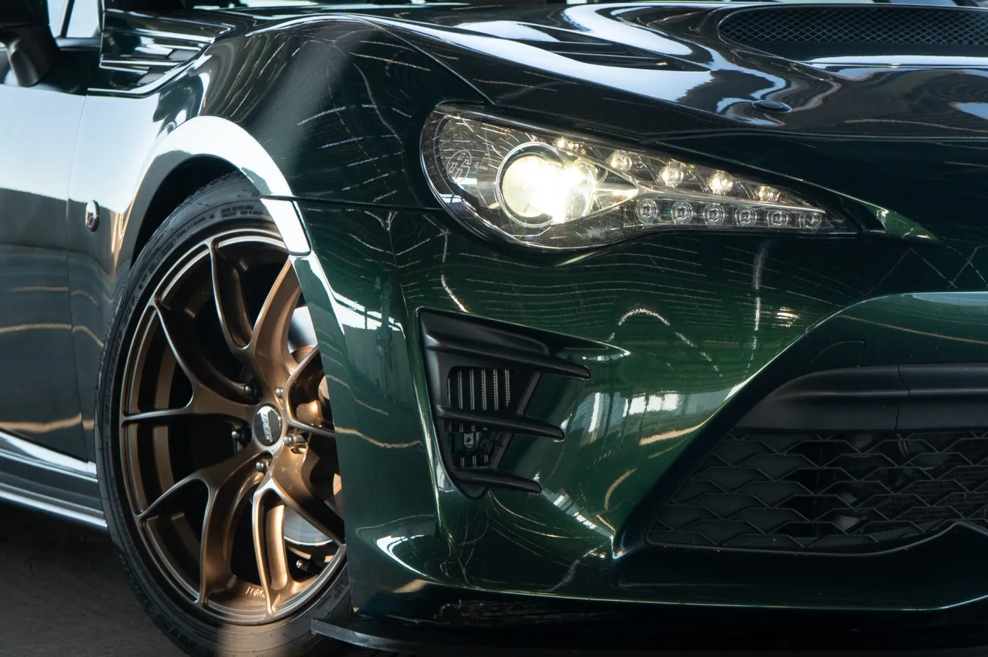 Toyota 86 / GT86 / FT86 with 17" VS-5RS Wheels in Satin Bronze